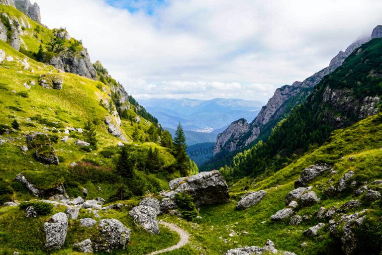 Nemarcate de Bucegi: Valea Malinului, Brana Mare a Costilei, Valea ...